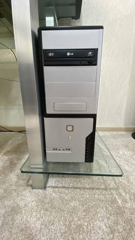 Компьютер LG, компьютерный стол, стул