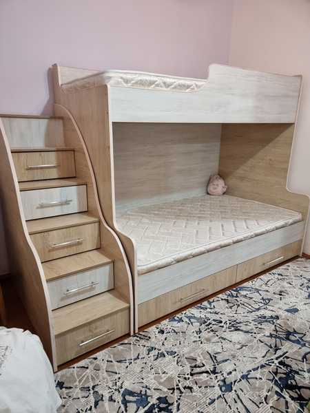 Двухъярусная кровать