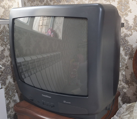 TV Goldstar, rangli.