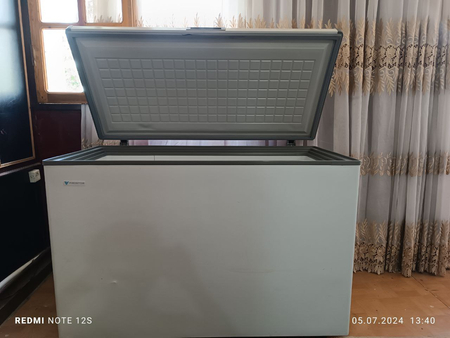 Продам морозильник лар
