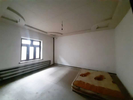 4-sotok uchaska. 145m² li 5-ta do'koni bilan