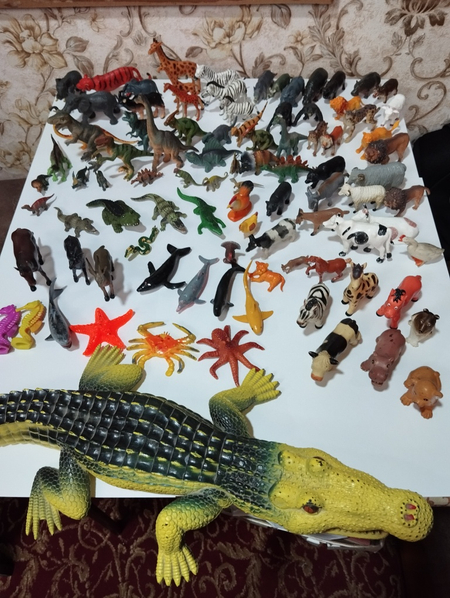 Игрушки- зверушки пластмассовые