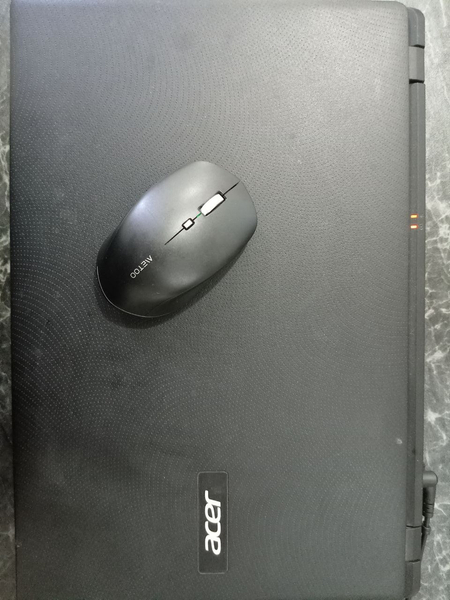 Noutbuk acer sotiladi