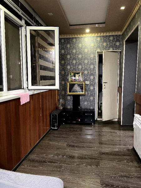 Продается квартира в Ангрене 4 комнатная квартал 5/5 орентир 14 школа