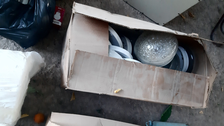 Plafonlar sotiladi. Ichiga lampa qoyib ishlatsa boladi.