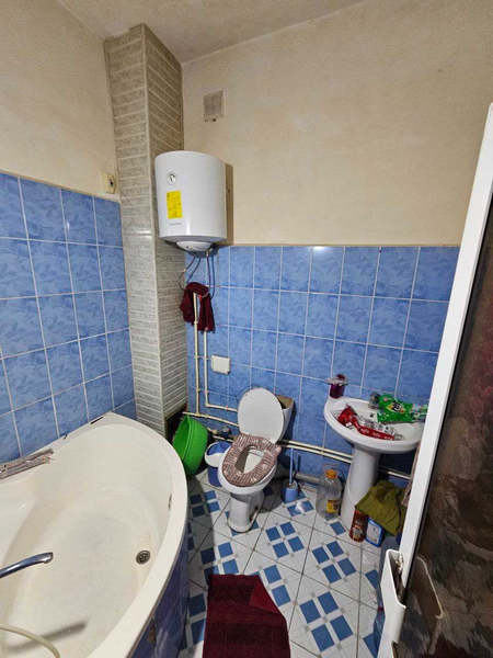 1 xonali 46m² 1-qavat uy sotiladi