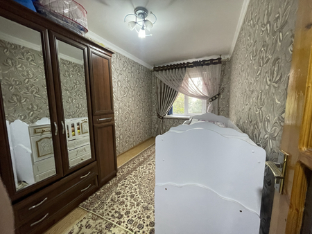3 xonalik kvartira sotiladi narsalari bilan birga