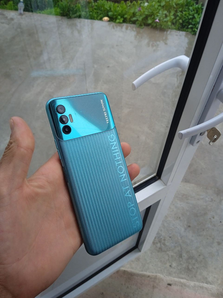 Techno Spark 8p xotira 4+2/128