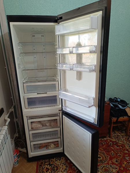 Продается холодильник SAMSUNG RL55 NO FROST премиум класса.Корея