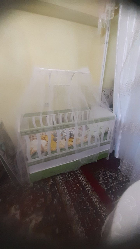 Krovat detskaya kam ishlatilgan faqat bitta plankasi sinip qogan shuni