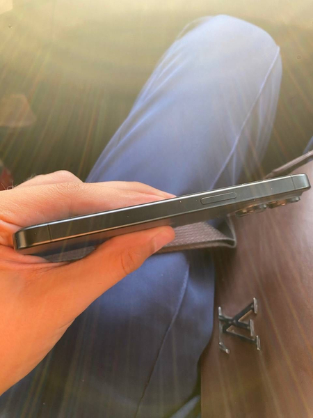 Iphone15pro black titanium