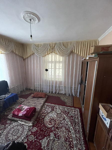 Hovli uy sotiladi Manzil Olmaliq Shaxar 17-maktab tarafda