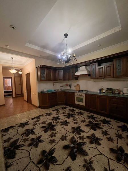 Продается  6/8/8 габус 232 кв  метро Ойбек , чехова , Легион