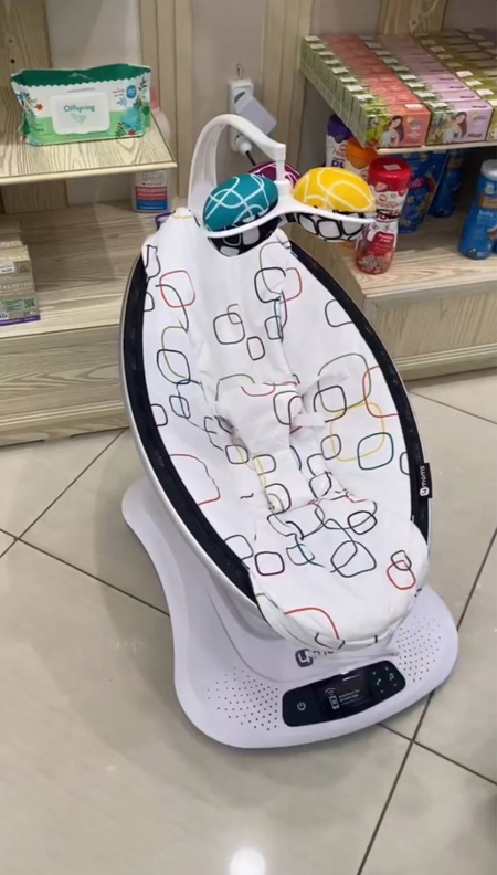 Срочно продается электрическая бебешка люлка от mamaRoo (4moms)