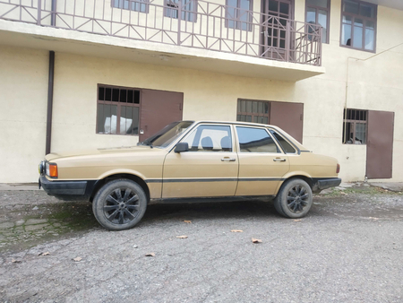Продаю автомобиль audi 80 b2 1981  года выпуска