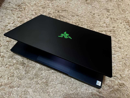 Razer 15  fullHD 144hz core i7-10750H 16/512GB nvme RTX 2060 6GB