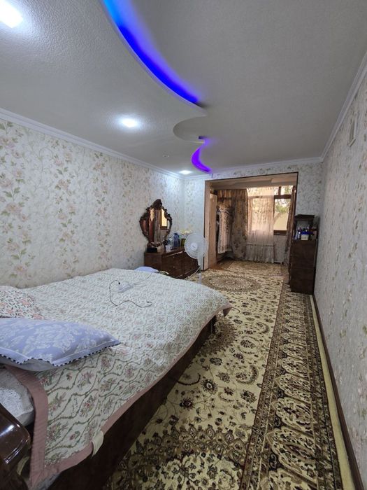 Продается 6 комнатная квартира на 1 этаже, адрес Самгаси ор. 20 школа