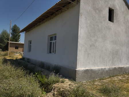 Uy hovli sotiladi