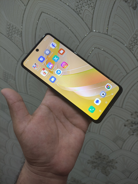 Infinix Smart 8 Ideal holatda 4/64gb