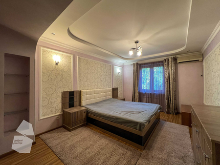 (Добрый) Ц1, 130 м², 4/3/5, Добротная, Парковка с навесом