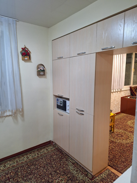Прожаётся. Кораками 2/5. 3 ком. 1-этаж. Банковский керпич [113 кв.м]