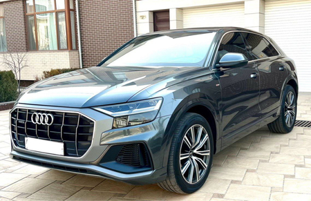 Продаётся AUDI Q8 55 TFSI QUATRO 2023 года.