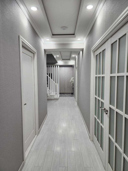 (К121812) Продается 7-ми комнатная квартира в Мирабадском районе.