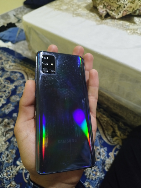 A 51 telefoni sotiladi