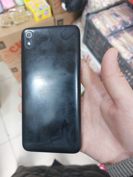 Redmi  7 a xolati yaxwi  ozmiki