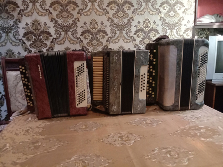 Продам баяны с футляром