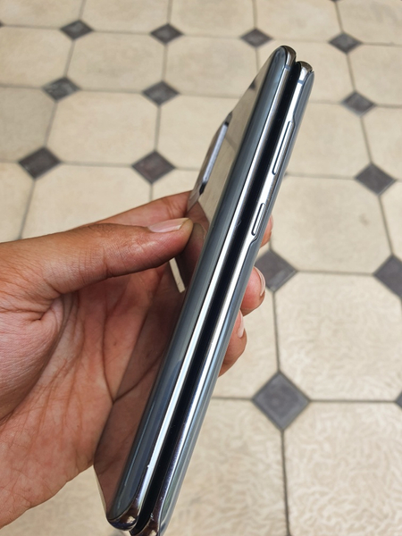 Samsung Galaxy S20 5G. OzU 12/128 GB. Snapdragon 865. Garantya bor