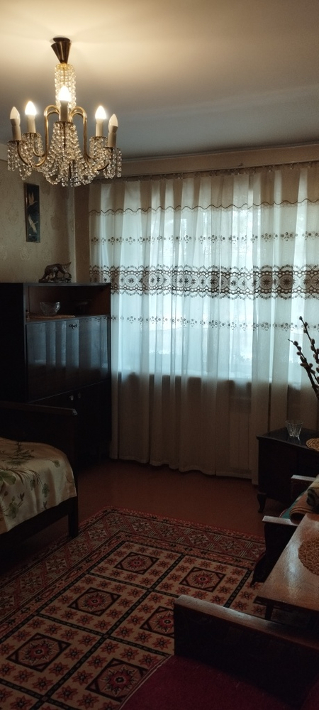 Продается 3х комнатная квартира на М.Горького ст.Буюк ипак йули