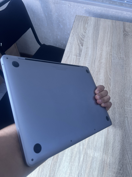 Macbook pro 2017 core i5 13 dyum 8/128