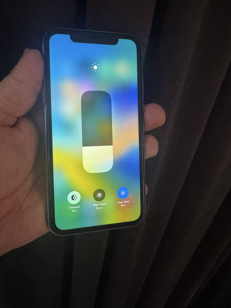 Phone 11 sotiladi 64gb emkost 93