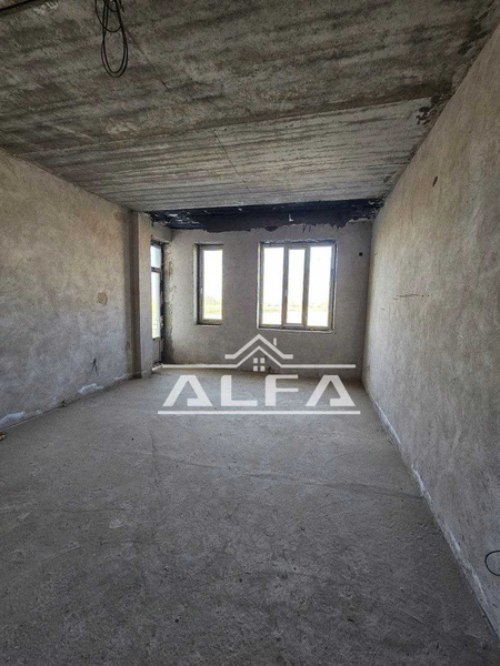 2 xonali 74m² 2-qavat sotiladi.