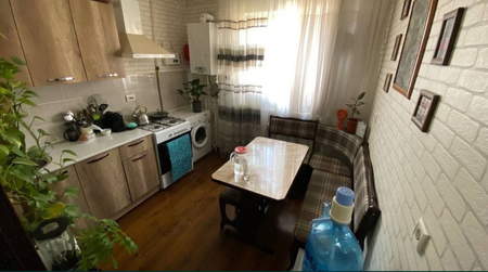 .Продам 2комнатную евроремонт с мебельтехникой 54м2 5этаж 8худуд Серге