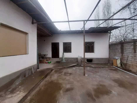 4-sotok uchaska. 145m² li 5-ta do'koni bilan