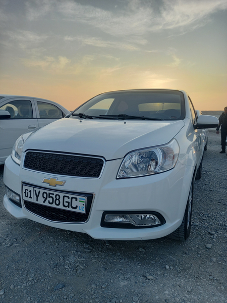 Nexia 3 avtomat sotiladi