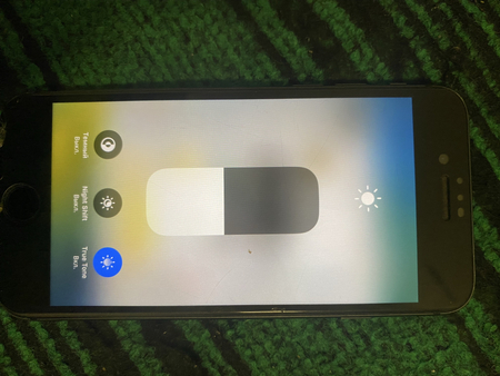 Iphone 8.    64. ………