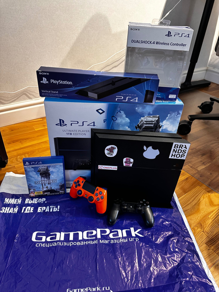 PlayStation 4 PS4 1TB, приставка в идеальном состоянии