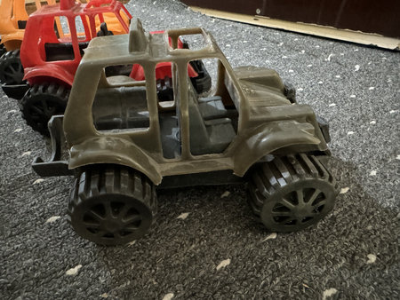 Игрушки пластмассовые