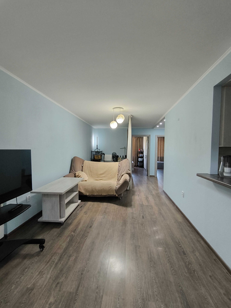 Продается квартира буюк ипак йюли 3/5/5 евро 67м²