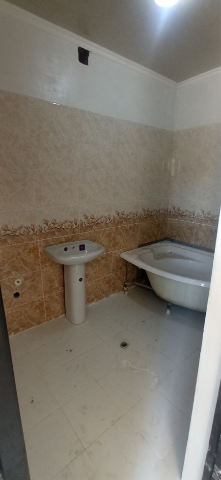 Novostroyka 4 etajliy 3 chi etaj yaxshi maxsulotlardan qilingan kvart