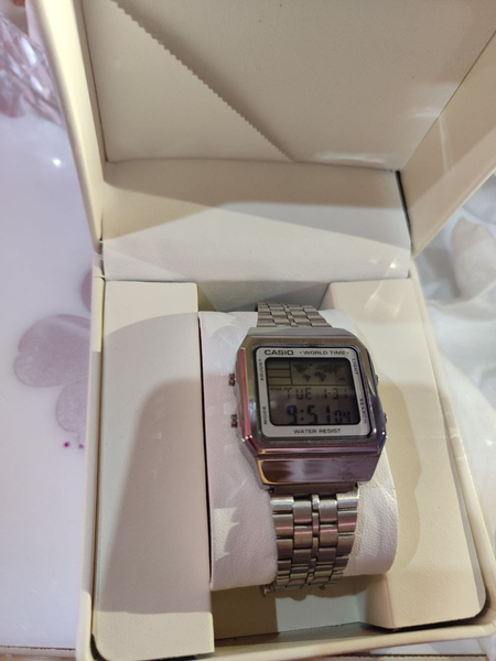 Продаю часы casio world time