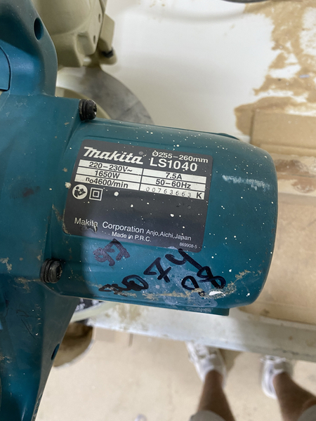Углорез makita в рабочем состоянии