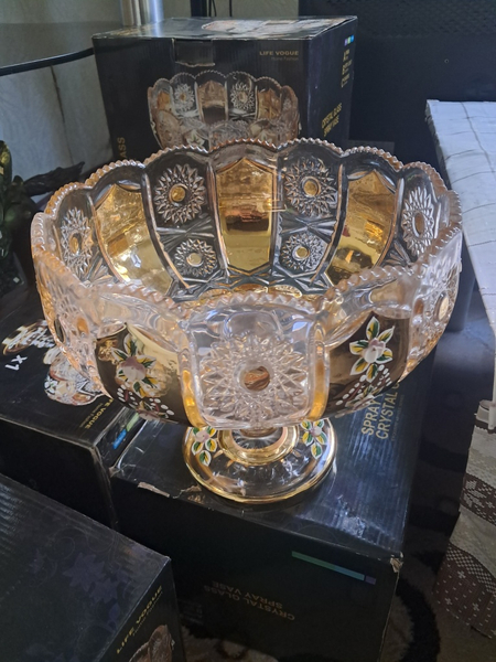 Bagama 16 talik yangi idish