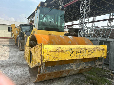 Каток грунтовой BOMAG BW213DE
