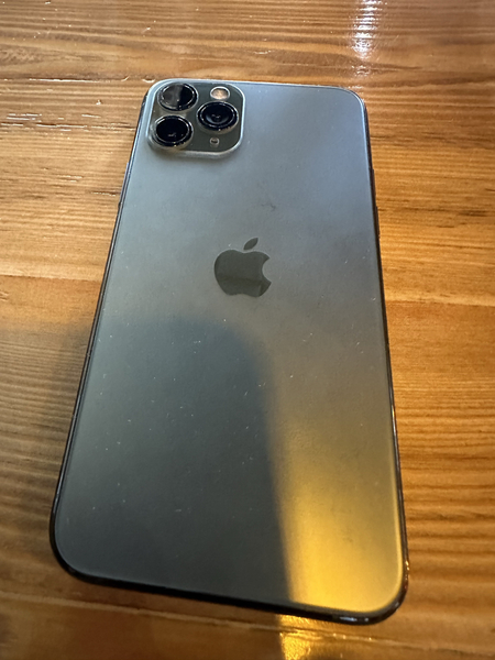 iphone 11 pro  хроший телефон