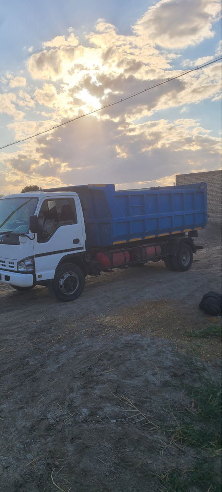Isuzu,yili 2014, Trubina mator Texnik holati alo. Balonlari yangi