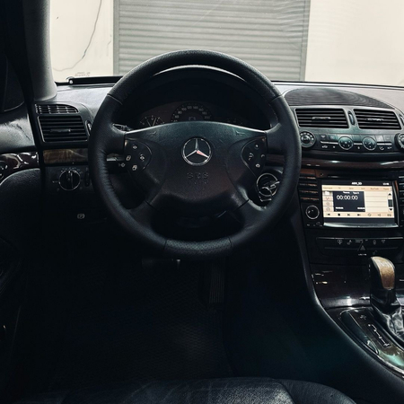 Mercedes 211 sotiladi